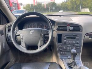 Black Volvo XC70 2002 in Riga, with an engine capacity of 2.40 L and mileage of 460 thousand km for 1100 €, photo 7 on AUTOMOTO.COM.LV