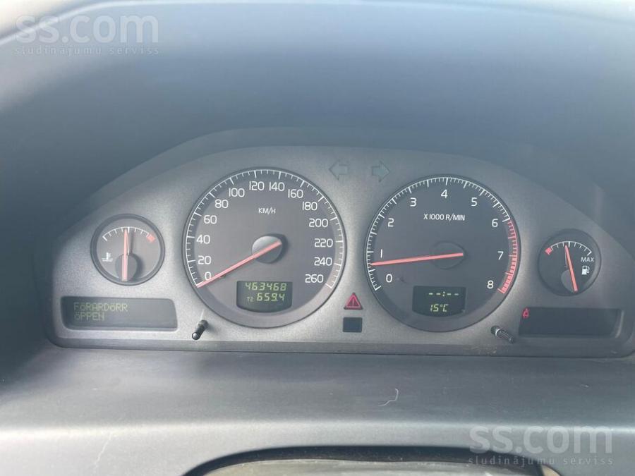 Black Volvo XC70 2002 in Riga, with an engine capacity of 2.40 L and mileage of 460 thousand km for 1100 €, photo 8 on AUTOMOTO.COM.LV