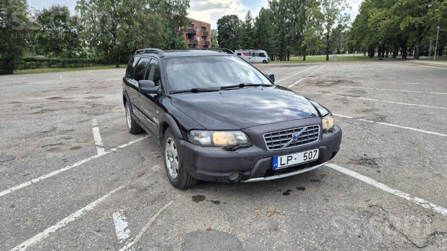 Черный Вольво ХС70 2002 в Рига, объемом двигателя 2.50 л и пробегом 404 тыс. км за 2000 €, фото 1 на AUTOMOTO.COM.LV