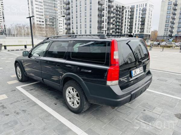 Melns Volvo XC70 2003 Rīga, ar dzinēja tilpumu 2.40 L un nobraukumu 430 tūkst. km par 3300 €, foto 2 vietnē AUTOMOTO.COM.LV