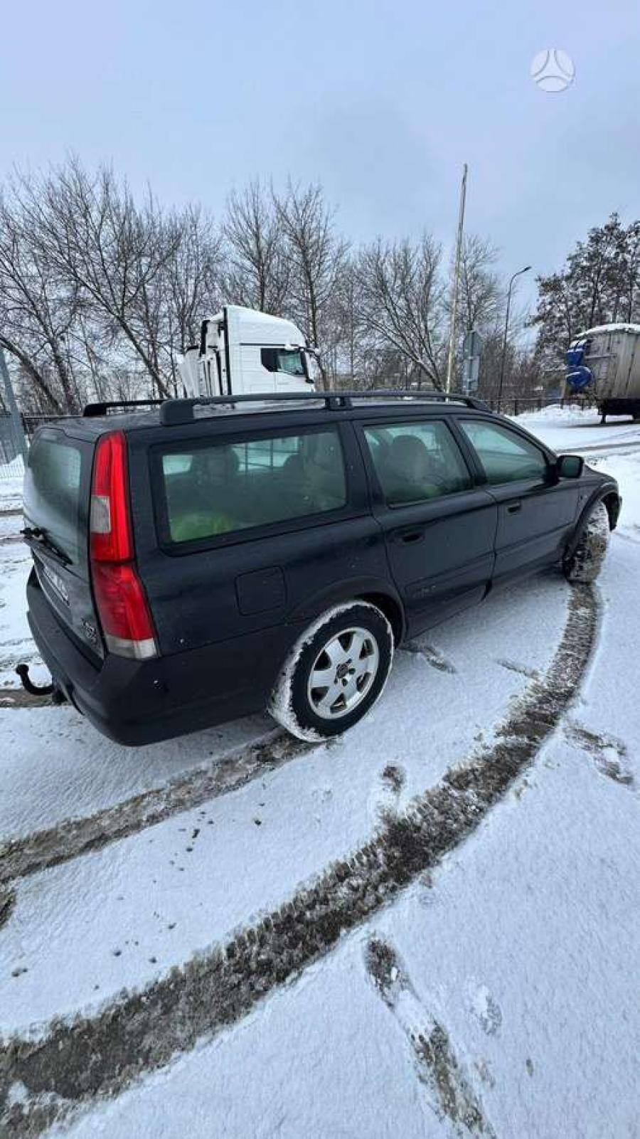 Black Volvo XC70 2003 in Vilnius, with an engine capacity of 2.40 L and mileage of 407 thousand km for 2200 €, photo 6 on AUTOMOTO.COM.LV