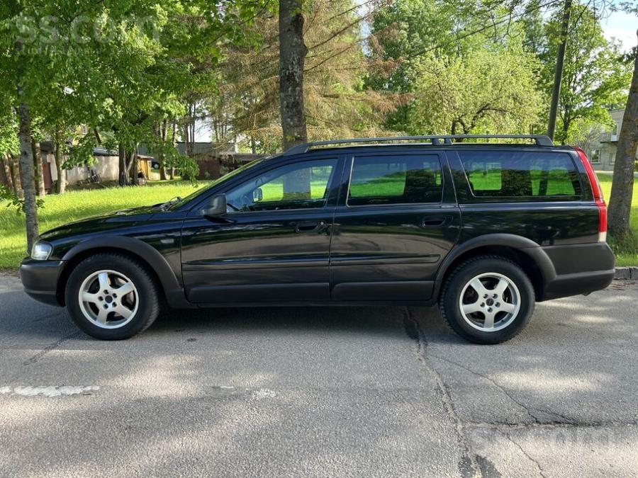 Black Volvo XC70 2003 in Rezekne, with an engine capacity of 2.40 L and mileage of 432 thousand km for 2750 €, photo 5 on AUTOMOTO.COM.LV