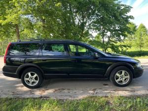 Black Volvo XC70 2003 in Rezekne, with an engine capacity of 2.40 L and mileage of 432 thousand km for 2750 €, photo 6 on AUTOMOTO.COM.LV