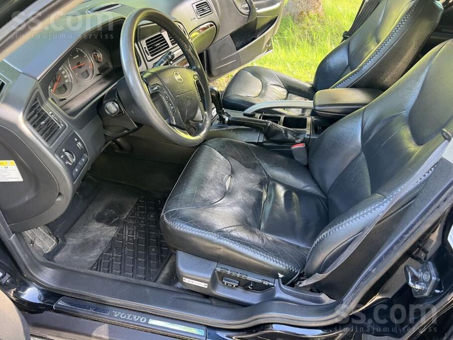 Black Volvo XC70 2003 in Rezekne, with an engine capacity of 2.40 L and mileage of 432 thousand km for 2750 €, photo 12 on AUTOMOTO.COM.LV