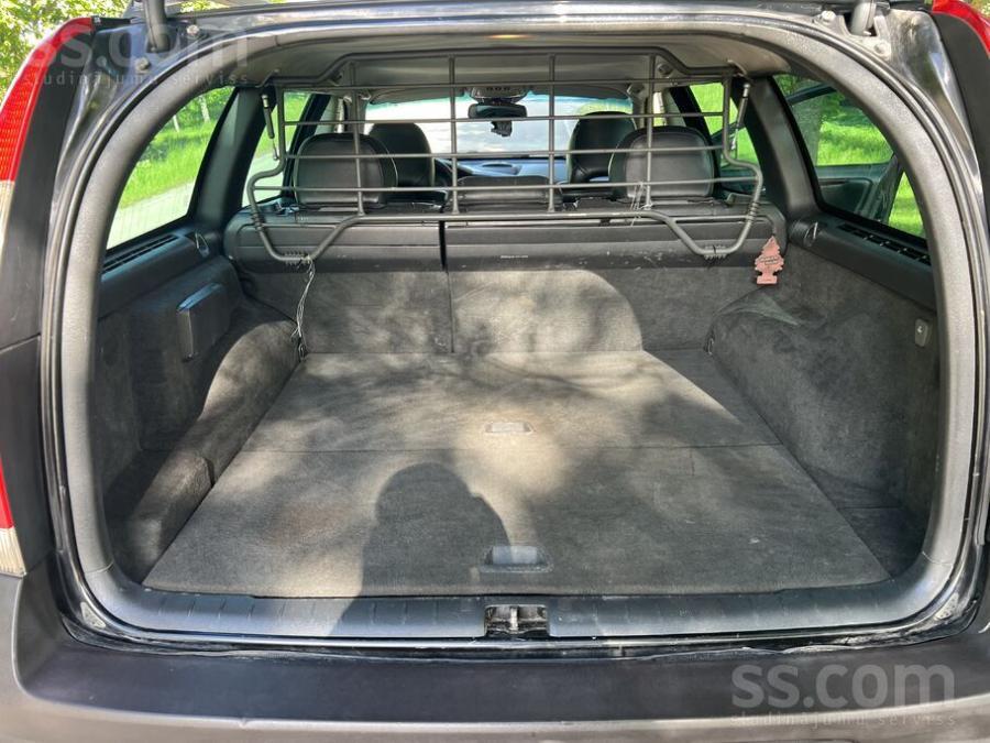 Black Volvo XC70 2003 in Rezekne, with an engine capacity of 2.40 L and mileage of 432 thousand km for 2750 €, photo 14 on AUTOMOTO.COM.LV