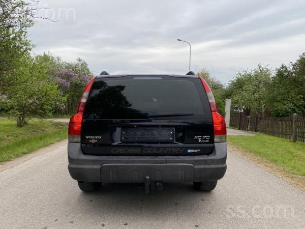Melns Volvo XC70 2003 Balvi, ar dzinēja tilpumu 2.40 L un nobraukumu 354 tūkst. km par 2850 €, foto 4 vietnē AUTOMOTO.COM.LV