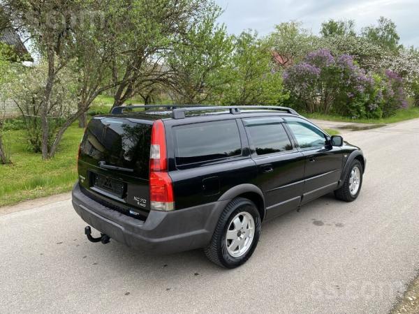 Melns Volvo XC70 2003 Balvi, ar dzinēja tilpumu 2.40 L un nobraukumu 354 tūkst. km par 2850 €, foto 5 vietnē AUTOMOTO.COM.LV