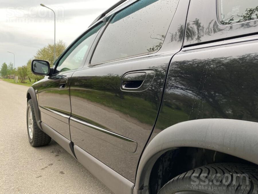 Melns Volvo XC70 2003 Balvi, ar dzinēja tilpumu 2.40 L un nobraukumu 354 tūkst. km par 2850 €, foto 11 vietnē AUTOMOTO.COM.LV