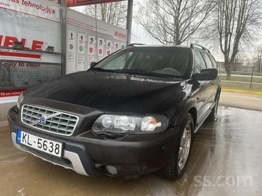 Black Volvo XC70 2003 in Ogre, with an engine capacity of 2.50 L and mileage of 323 thousand km for 4200 €, photo 1 on AUTOMOTO.COM.LV