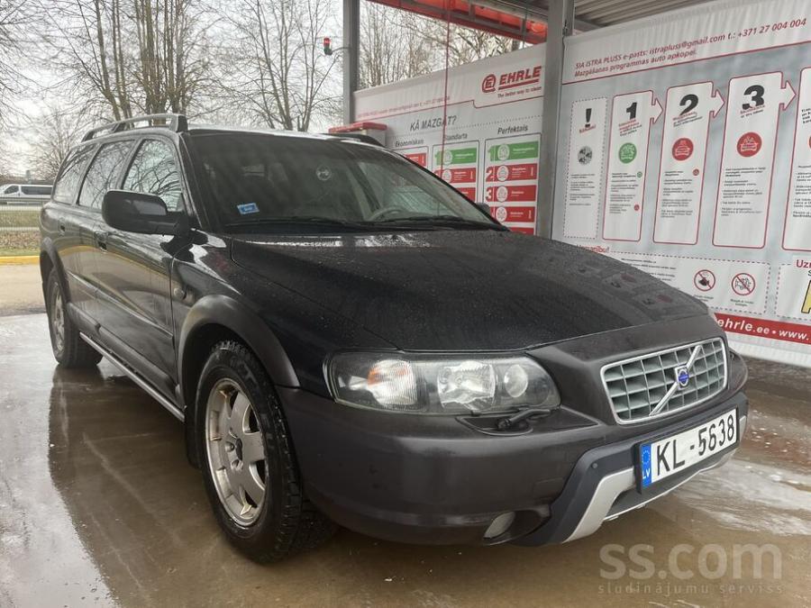 Black Volvo XC70 2003 in Ogre, with an engine capacity of 2.50 L and mileage of 323 thousand km for 4200 €, photo 3 on AUTOMOTO.COM.LV