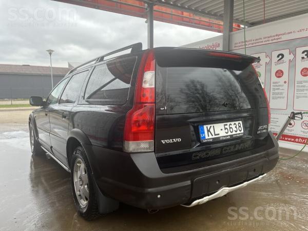Melns Volvo XC70 2003 Ogre, ar dzinēja tilpumu 2.50 L un nobraukumu 323 tūkst. km par 4200 €, foto 4 vietnē AUTOMOTO.COM.LV