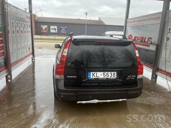Melns Volvo XC70 2003 Ogre, ar dzinēja tilpumu 2.50 L un nobraukumu 323 tūkst. km par 4200 €, foto 5 vietnē AUTOMOTO.COM.LV