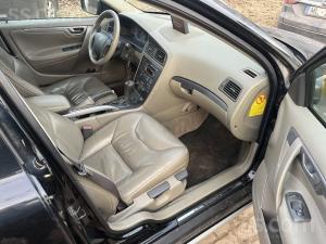 Black Volvo XC70 2003 in Ogre, with an engine capacity of 2.50 L and mileage of 323 thousand km for 4200 €, photo 8 on AUTOMOTO.COM.LV