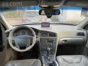 Black Volvo XC70 2003 in Ogre, with an engine capacity of 2.50 L and mileage of 323 thousand km for 4200 €, photo 9 on AUTOMOTO.COM.LV