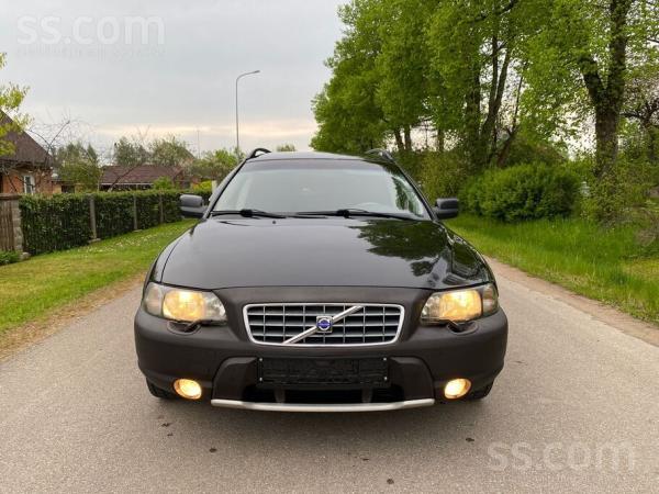 Black Volvo XC70 2003 in Balvi, with an engine capacity of 2.40 L and mileage of 345 thousand km for 2950 €, photo 2 on AUTOMOTO.COM.LV