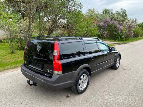 Black Volvo XC70 2003 in Balvi, with an engine capacity of 2.40 L and mileage of 345 thousand km for 2950 €, photo 5 on AUTOMOTO.COM.LV