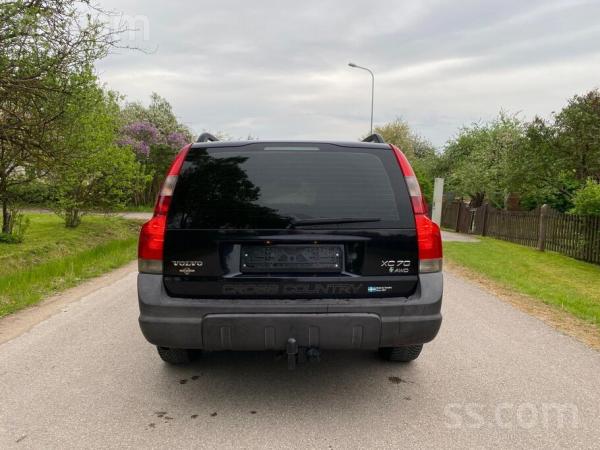 Black Volvo XC70 2003 in Balvi, with an engine capacity of 2.40 L and mileage of 345 thousand km for 2950 €, photo 6 on AUTOMOTO.COM.LV