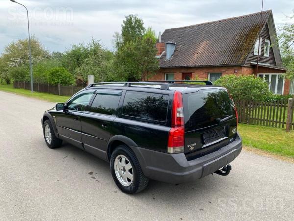 Black Volvo XC70 2003 in Balvi, with an engine capacity of 2.40 L and mileage of 345 thousand km for 2950 €, photo 7 on AUTOMOTO.COM.LV