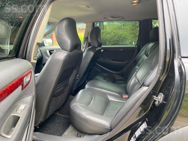 Black Volvo XC70 2003 in Balvi, with an engine capacity of 2.40 L and mileage of 345 thousand km for 2950 €, photo 10 on AUTOMOTO.COM.LV