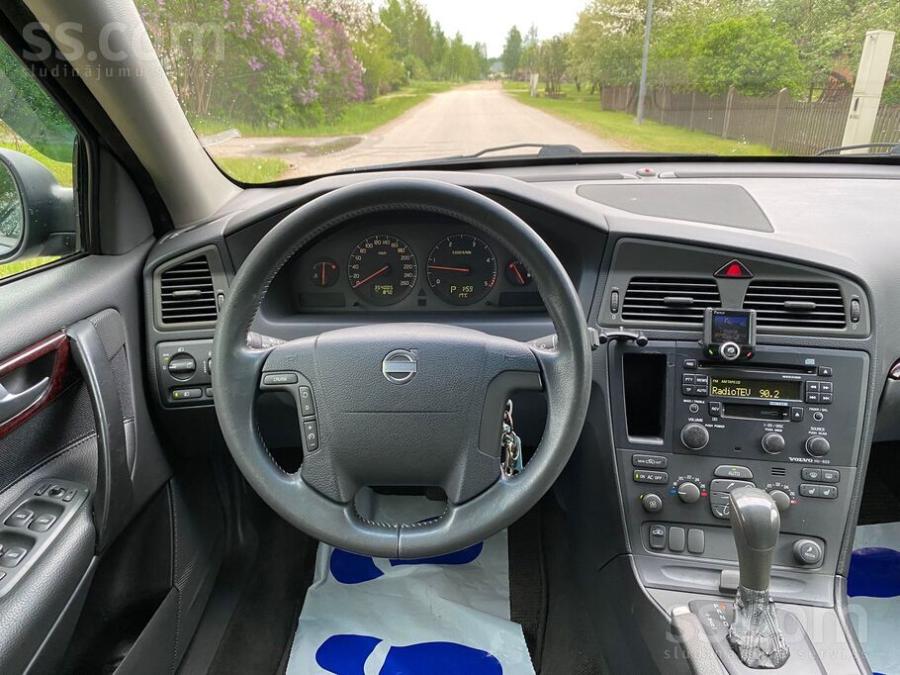 Melns Volvo XC70 2003 Balvi, ar dzinēja tilpumu 2.40 L un nobraukumu 345 tūkst. km par 2950 €, foto 15 vietnē AUTOMOTO.COM.LV