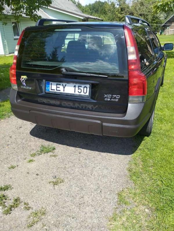 Melns Volvo XC70 2003 Viļņa, ar dzinēja tilpumu 2.40 L un nobraukumu 355 tūkst. km par 2600 €, foto 3 vietnē AUTOMOTO.COM.LV