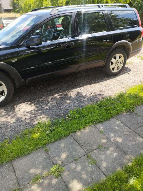 Melns Volvo XC70 2003 Viļņa, ar dzinēja tilpumu 2.40 L un nobraukumu 355 tūkst. km par 2600 €, foto 5 vietnē AUTOMOTO.COM.LV