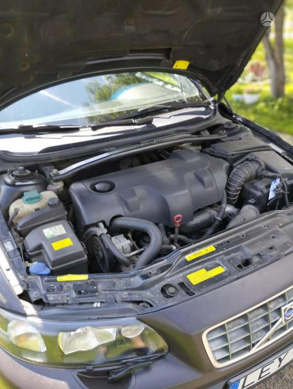 Melns Volvo XC70 2003 Viļņa, ar dzinēja tilpumu 2.40 L un nobraukumu 355 tūkst. km par 2600 €, foto 6 vietnē AUTOMOTO.COM.LV