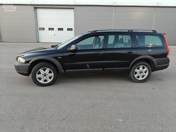 Volvo XC70 2003 in Vilnius on AUTOMOTO.COM.LV Black Volvo XC70 2003 in Vilnius, with an engine capacity of 2.40 L and mileage of 351 thousand km for 2800 €, photo 7 on AUTOMOTO.COM.LV