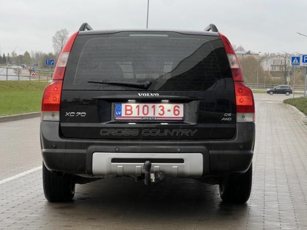 Black Volvo XC70 2004 in Rezekne, with an engine capacity of 2.40 L and mileage of 420 thousand km for 4299 €, photo 11 on AUTOMOTO.COM.LV