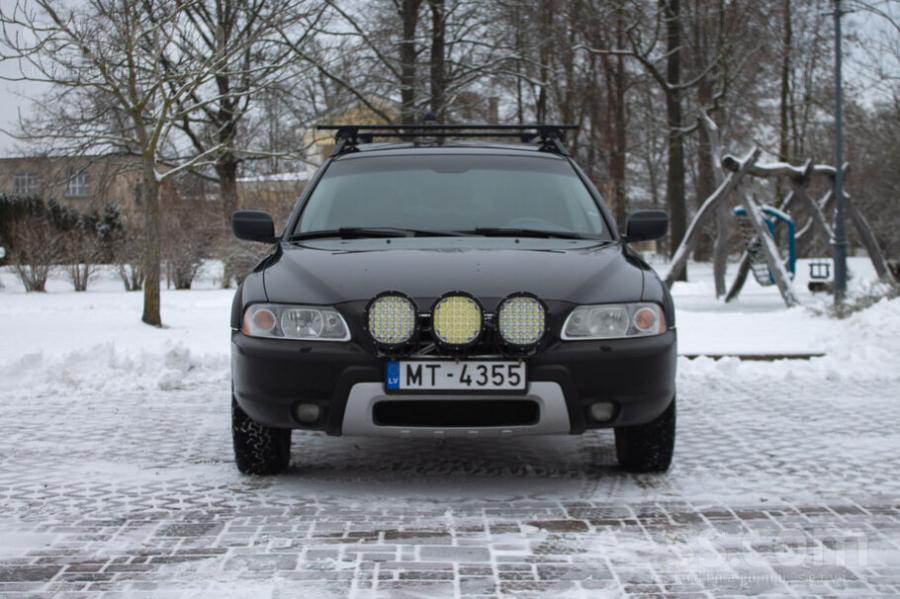 Black Volvo XC70 2004 in Jelgava, with an engine capacity of 2.40 L and mileage of 373 thousand km for 3400 €, photo 2 on AUTOMOTO.COM.LV