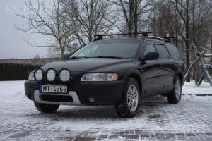 Black Volvo XC70 2004 in Jelgava, with an engine capacity of 2.40 L and mileage of 373 thousand km for 3400 €, photo 3 on AUTOMOTO.COM.LV