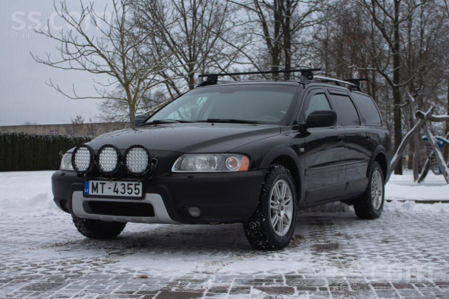 Black Volvo XC70 2004 in Jelgava, with an engine capacity of 2.40 L and mileage of 373 thousand km for 3400 €, photo 3 on AUTOMOTO.COM.LV