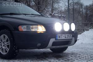 Black Volvo XC70 2004 in Jelgava, with an engine capacity of 2.40 L and mileage of 373 thousand km for 3400 €, photo 18 on AUTOMOTO.COM.LV