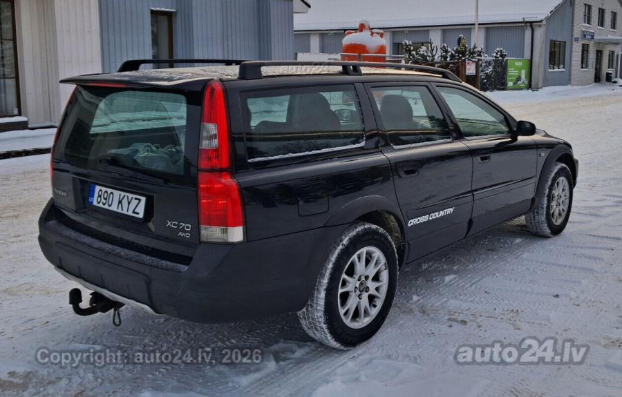 Melns Volvo XC70 2004 Paide, ar dzinēja tilpumu 2.40 L un nobraukumu 383 tūkst. km par 4950 €, foto 4 vietnē AUTOMOTO.COM.LV
