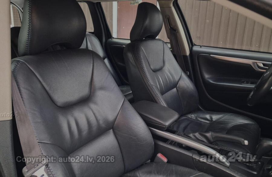 Melns Volvo XC70 2004 Paide, ar dzinēja tilpumu 2.40 L un nobraukumu 383 tūkst. km par 4950 €, foto 7 vietnē AUTOMOTO.COM.LV
