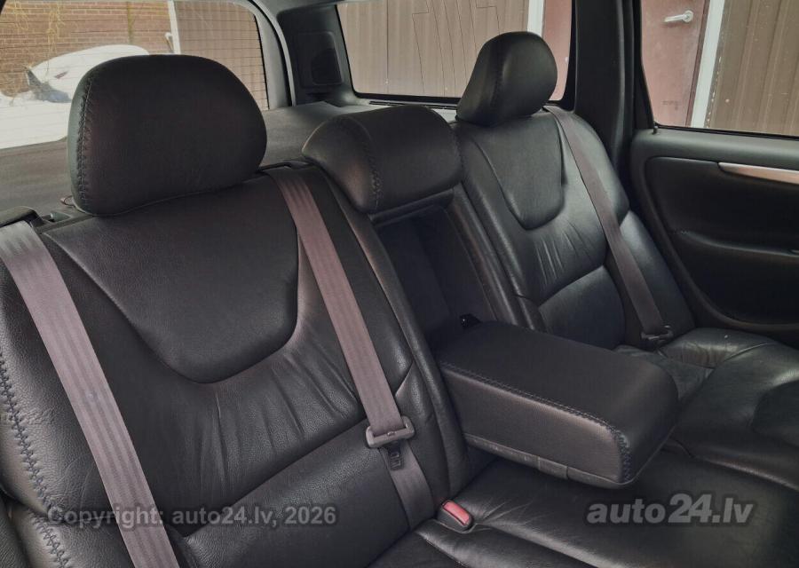 Melns Volvo XC70 2004 Paide, ar dzinēja tilpumu 2.40 L un nobraukumu 383 tūkst. km par 4950 €, foto 8 vietnē AUTOMOTO.COM.LV