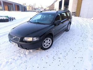 Melns Volvo XC70 2004 Prienai, ar dzinēja tilpumu 2.40 L un nobraukumu 391 tūkst. km par 2400 €, foto  vietnē AUTOMOTO.COM.LV