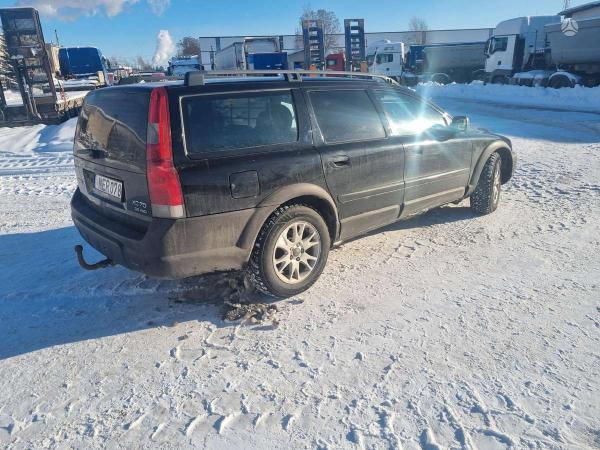 Black Volvo XC70 2004 in Jonava, with an engine capacity of 2.40 L and mileage of 470 thousand km for 2650 €, photo 3 on AUTOMOTO.COM.LV