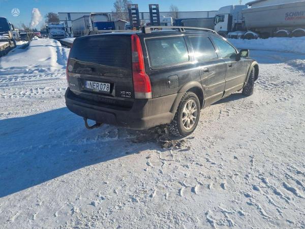 Black Volvo XC70 2004 in Jonava, with an engine capacity of 2.40 L and mileage of 470 thousand km for 2650 €, photo 5 on AUTOMOTO.COM.LV