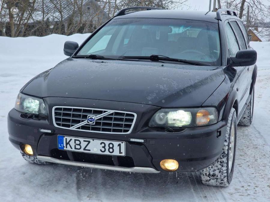 Черный Вольво ХС70 2004 в Укмерге, объемом двигателя 2.40 л и пробегом 370 тыс. км за 2350 €, фото 2 на AUTOMOTO.COM.LV