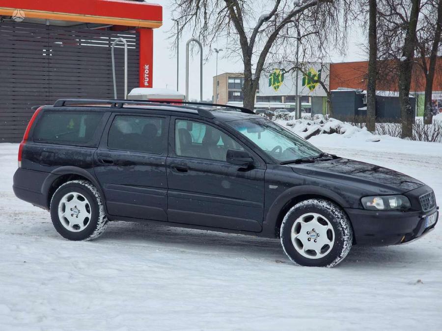 Черный Вольво ХС70 2004 в Укмерге, объемом двигателя 2.40 л и пробегом 370 тыс. км за 2350 €, фото 4 на AUTOMOTO.COM.LV