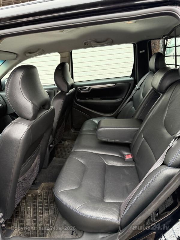 Black Volvo XC70 2004 in Paide, with an engine capacity of 2.40 L and mileage of 355 thousand km for 4300 €, photo 11 on AUTOMOTO.COM.LV