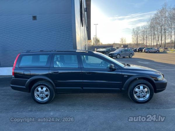 Black Volvo XC70 2004 in Paide, with an engine capacity of 2.40 L and mileage of 357 thousand km for 4499 €, photo 2 on AUTOMOTO.COM.LV