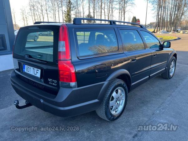 Black Volvo XC70 2004 in Paide, with an engine capacity of 2.40 L and mileage of 357 thousand km for 4499 €, photo 3 on AUTOMOTO.COM.LV