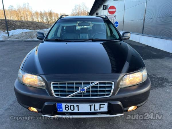 Black Volvo XC70 2004 in Paide, with an engine capacity of 2.40 L and mileage of 357 thousand km for 4499 €, photo 4 on AUTOMOTO.COM.LV