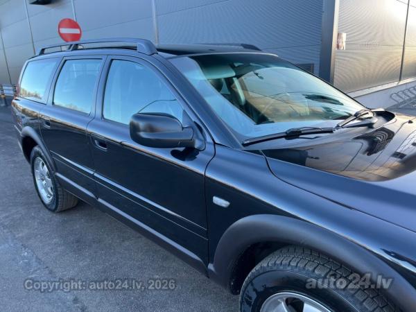 Black Volvo XC70 2004 in Paide, with an engine capacity of 2.40 L and mileage of 357 thousand km for 4499 €, photo 10 on AUTOMOTO.COM.LV