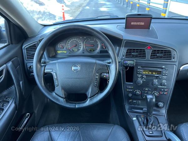 Black Volvo XC70 2004 in Paide, with an engine capacity of 2.40 L and mileage of 357 thousand km for 4499 €, photo 11 on AUTOMOTO.COM.LV