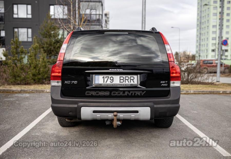 Melns Volvo XC70 2004 Tallina, ar dzinēja tilpumu 2.50 L un nobraukumu 342 tūkst. km par 2998 €, foto 6 vietnē AUTOMOTO.COM.LV