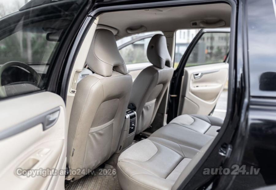Melns Volvo XC70 2004 Tallina, ar dzinēja tilpumu 2.50 L un nobraukumu 342 tūkst. km par 2998 €, foto 10 vietnē AUTOMOTO.COM.LV