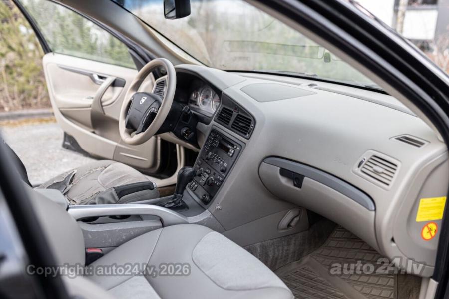 Melns Volvo XC70 2004 Tallina, ar dzinēja tilpumu 2.50 L un nobraukumu 342 tūkst. km par 2998 €, foto 17 vietnē AUTOMOTO.COM.LV
